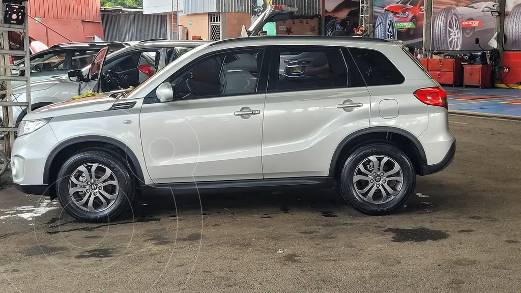 Suzuki Vitara GL Aut usado (2019) color Plata precio $70.000.000