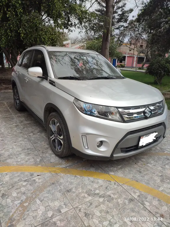 Suzuki Vitara 1.6 GL Lux 2WD Aut usado (2017) color Plata precio u$s17,500