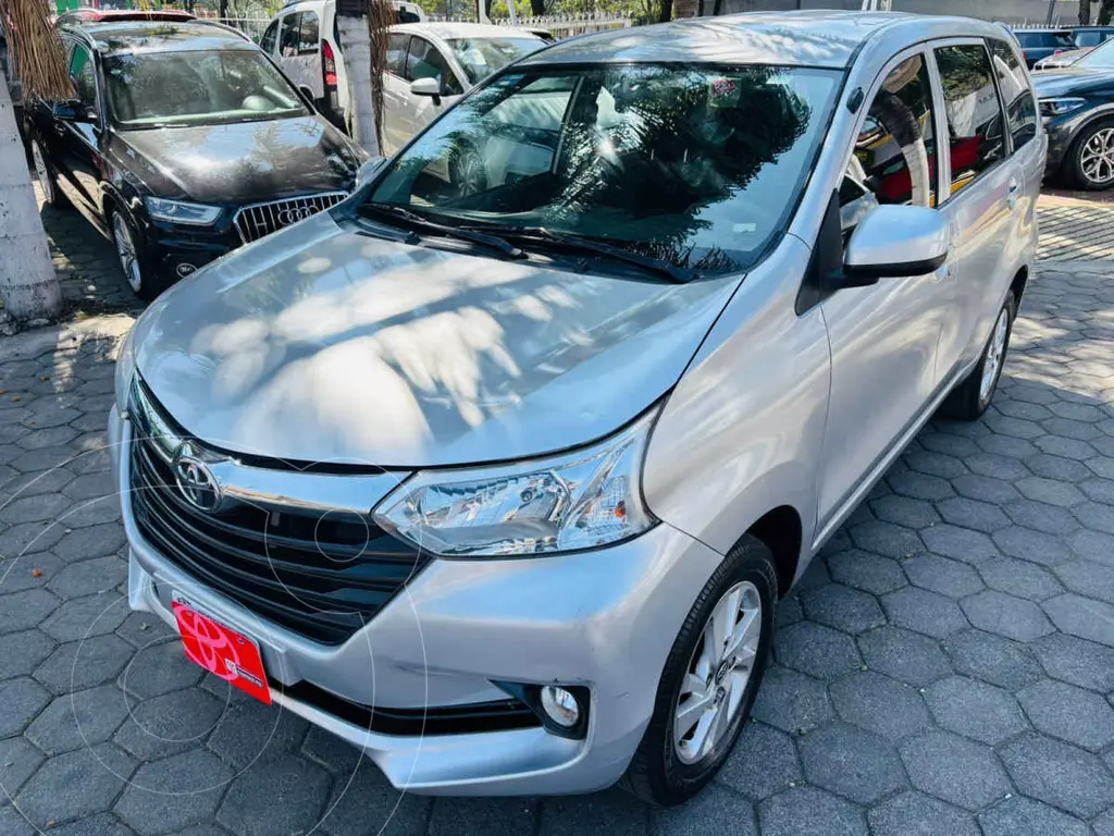 Toyota Avanza XLE Aut usado (2019) color Plata precio $257,000