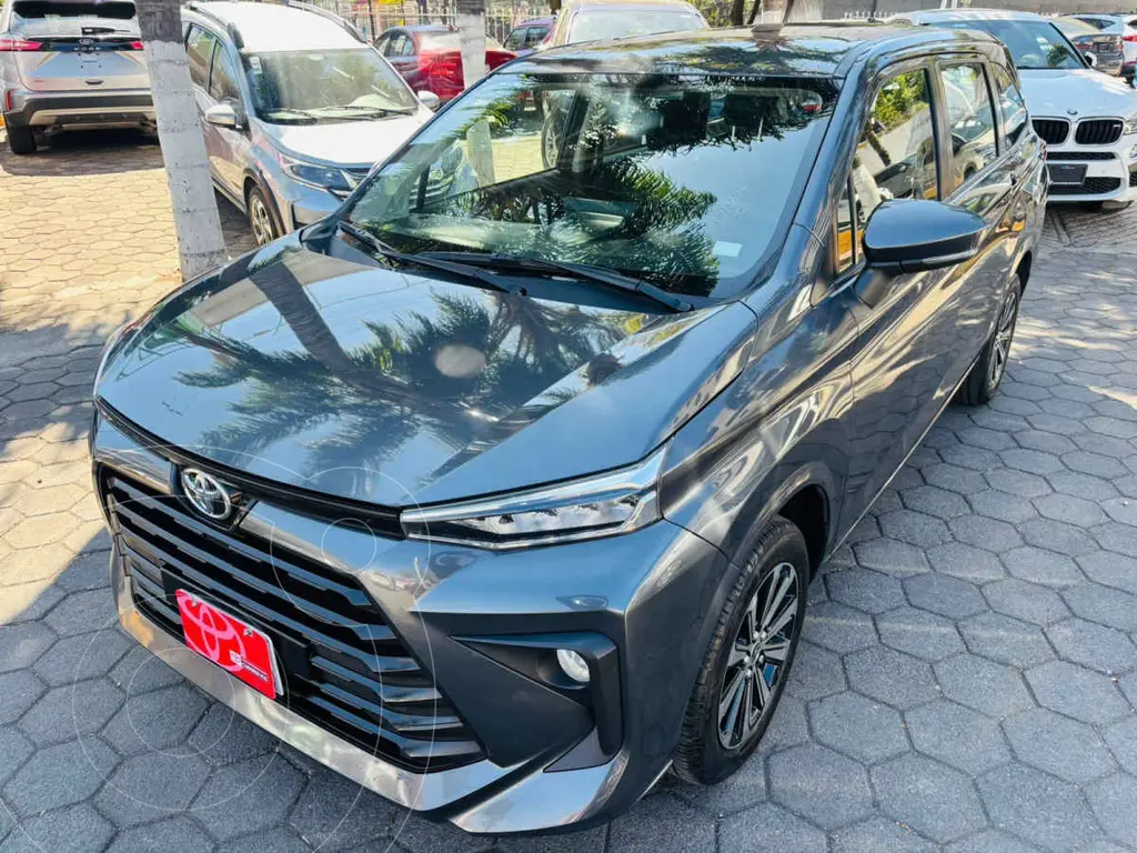 Toyota Avanza XLE Aut usado (2023) color Gris precio $359,000