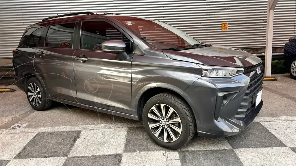 Toyota Avanza XLE usado (2022) color Gris precio $330,000