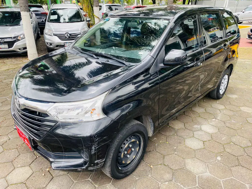 Toyota Avanza LE usado (2019) color Negro precio $267,000
