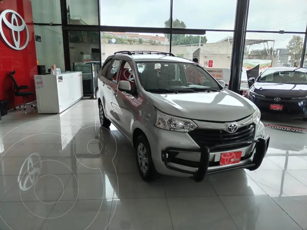 Toyota Avanza LE usado (2019) color plateado precio $274,000