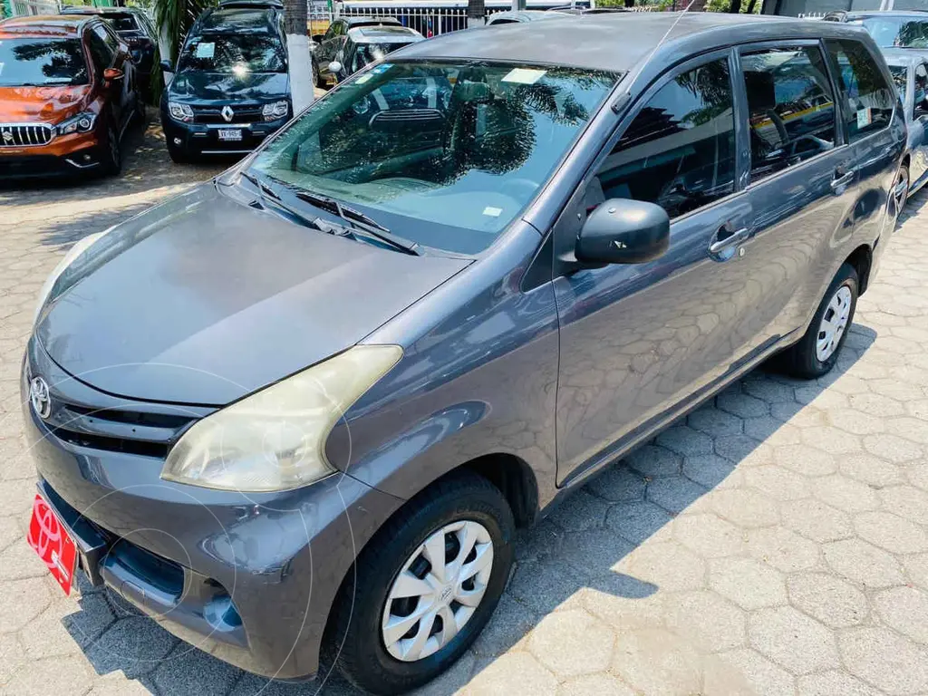 Toyota Avanza Premium Aut usado (2013) color Gris precio $169,000
