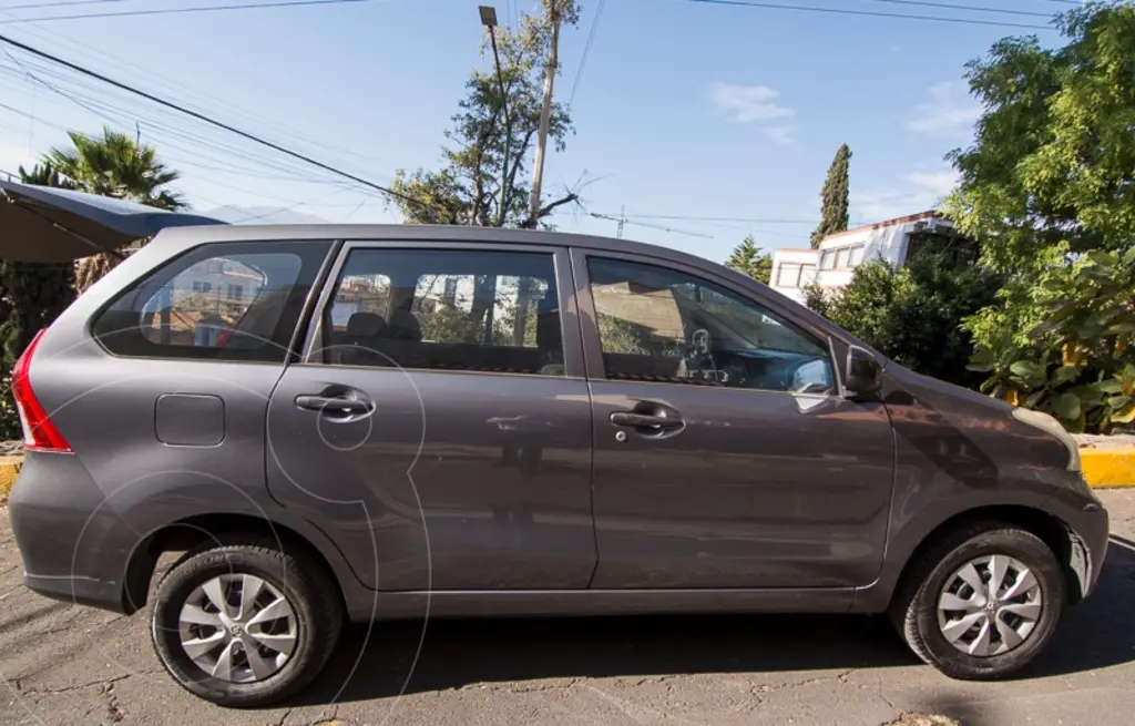 Toyota Avanza Premium (99Hp) usado (2014) color Gris precio $160,000