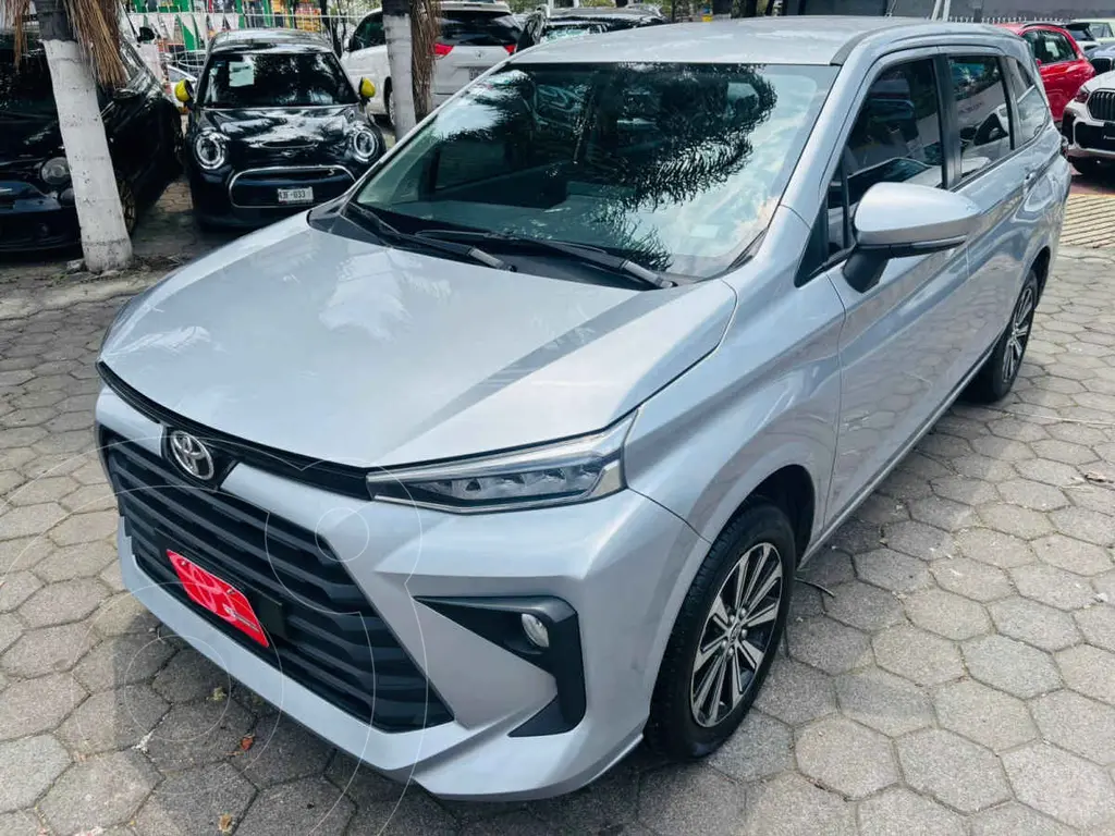 Toyota Avanza XLE Aut usado (2023) color Plata precio $349,000