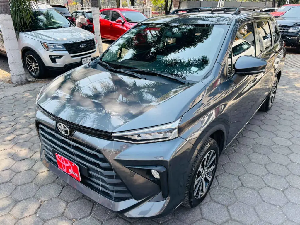 Toyota Avanza XLE Aut usado (2023) color Gris precio $357,000