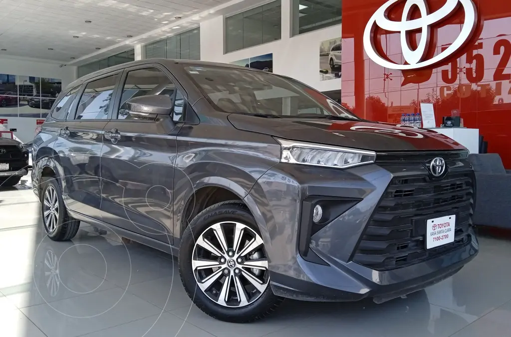 Toyota Avanza XLE Aut usado (2023) color Gris precio $350,000