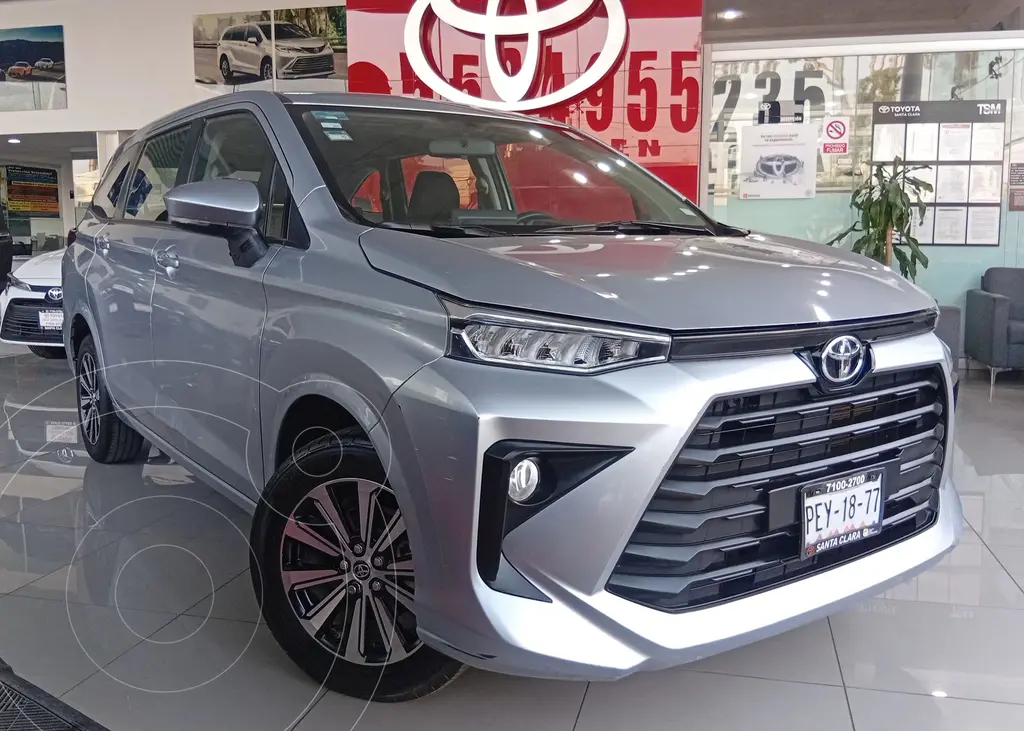 Toyota Avanza XLE Aut usado (2023) color plateado precio $350,000