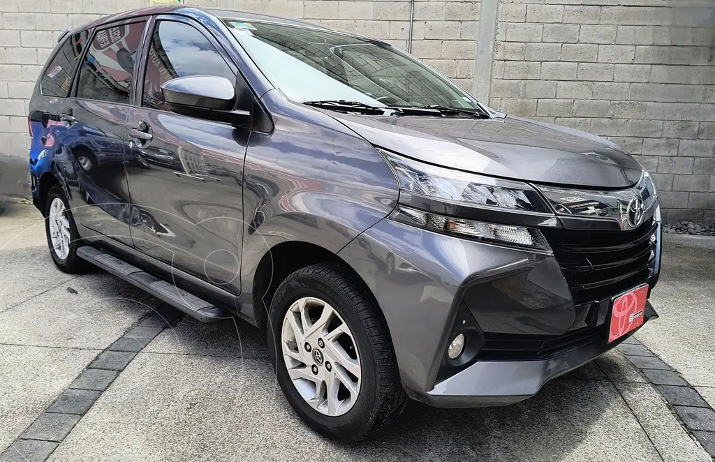 Toyota Avanza XLE usado (2021) color Gris Oscuro precio $340,000