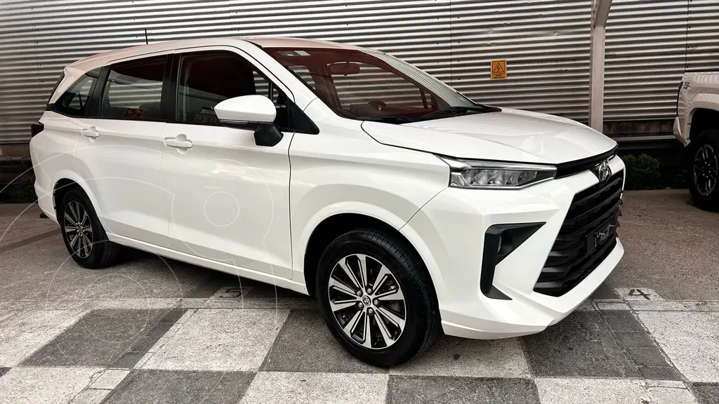 Toyota Avanza XLE Aut usado (2023) color Blanco precio $310,000