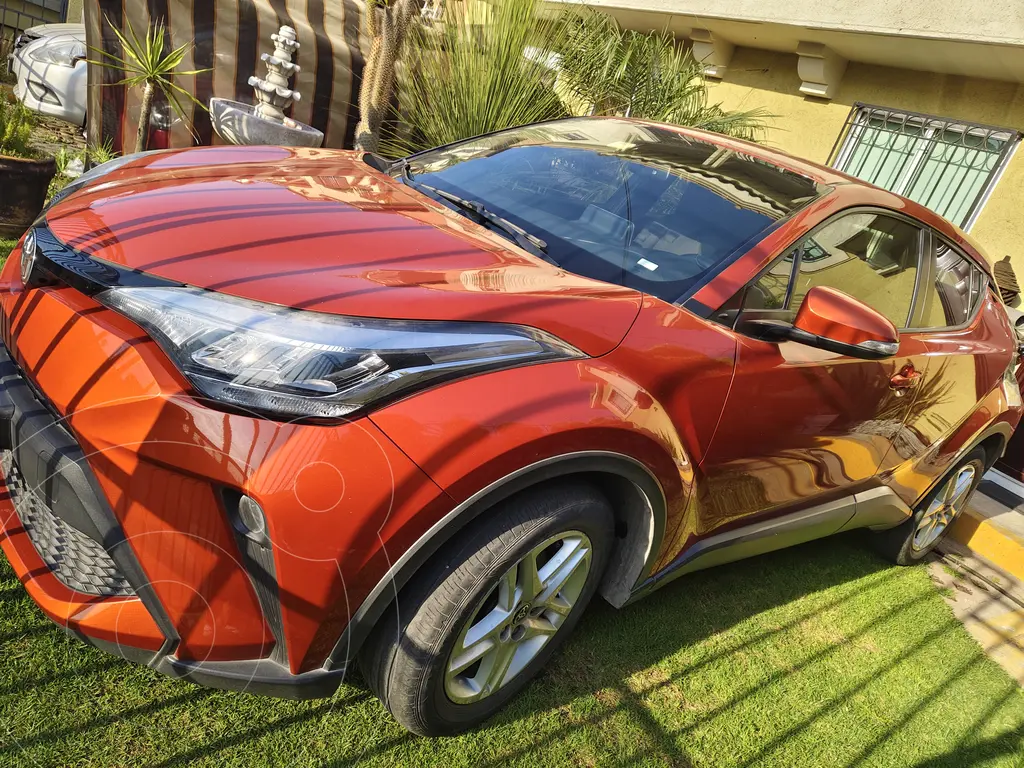 Toyota C-HR 2.0L usado (2020) color Naranja precio $350,000