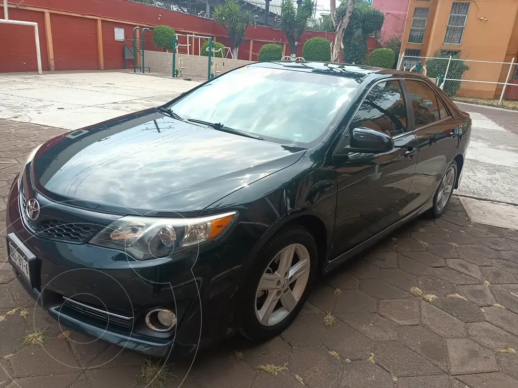 Toyota Camry SE 3.5L V6 usado (2014) color Azul precio $180,000