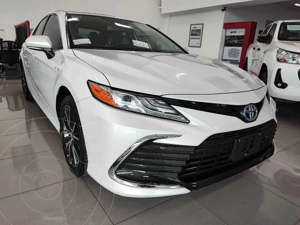 Toyota Camry XLE usado (2021) color Blanco precio $620,000