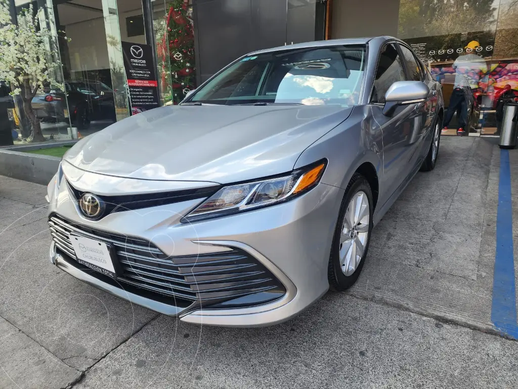 Toyota Camry LE usado (2023) color Plata precio $499,000