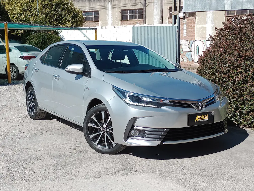 Toyota Corolla 1.8 SE-G Aut usado (2017) color Plata precio $11.000.000