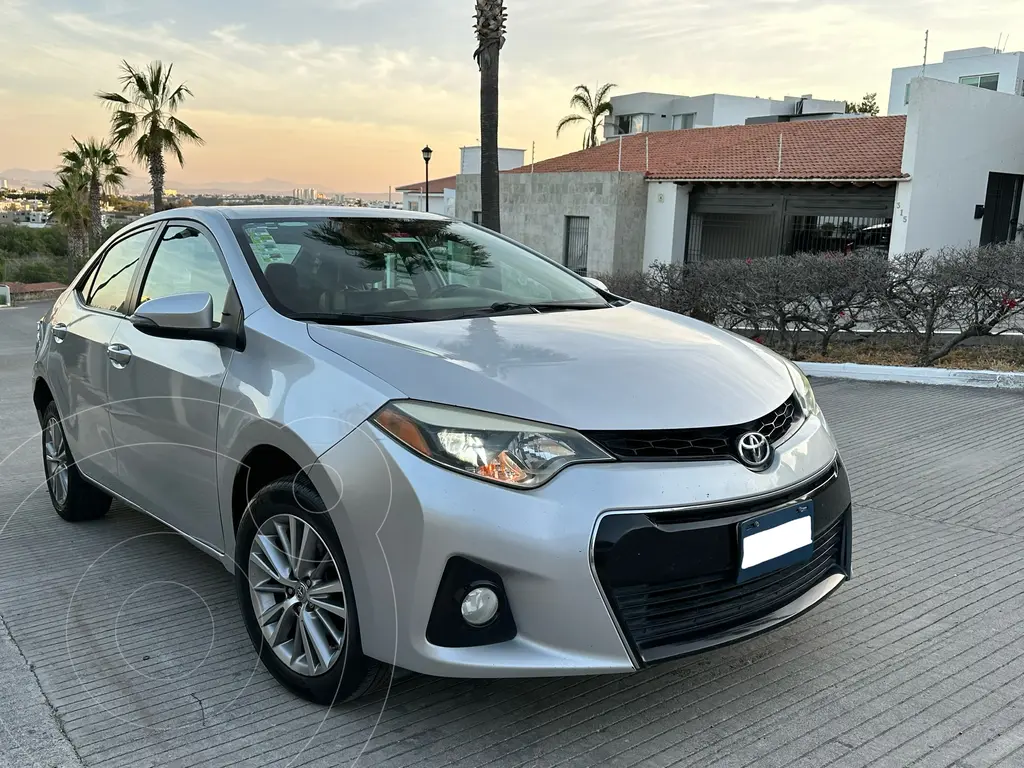 Toyota Corolla S Aut usado (2014) color Plata Metalico precio $210,000
