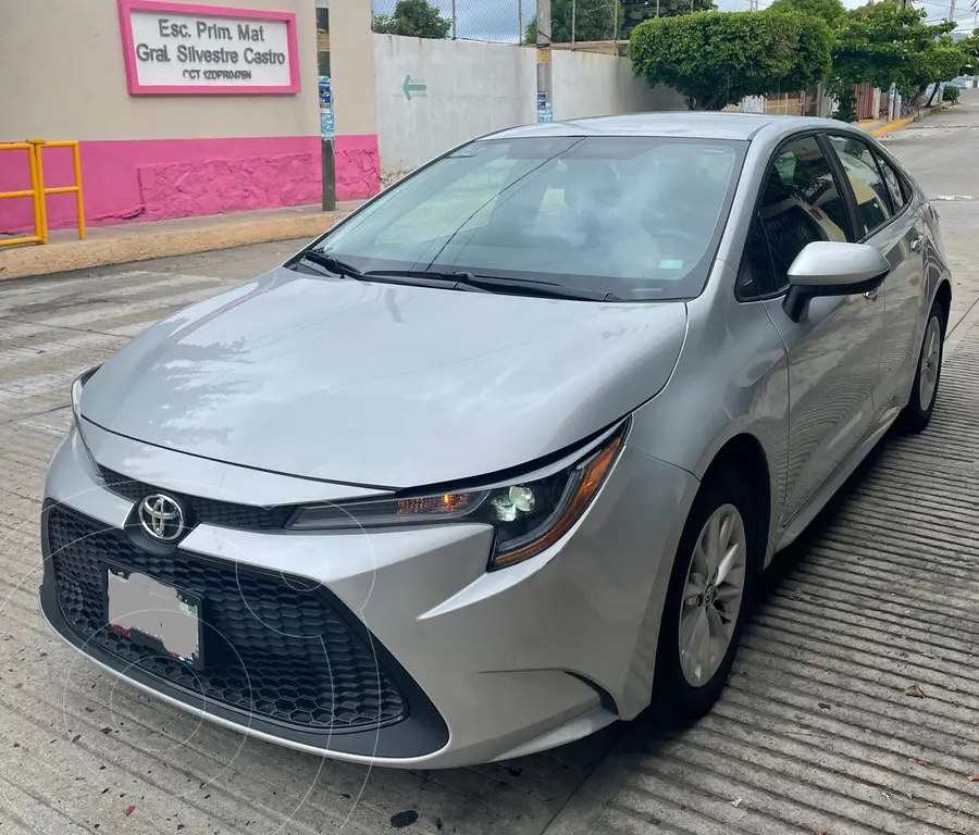 Toyota Corolla LE 1.8L Aut usado (2021) color Plata precio $370,000