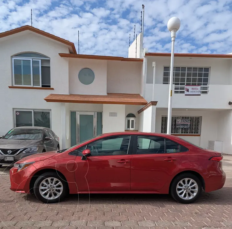 Toyota Corolla LE 1.8L Aut usado (2020) color Rojo precio $324,000