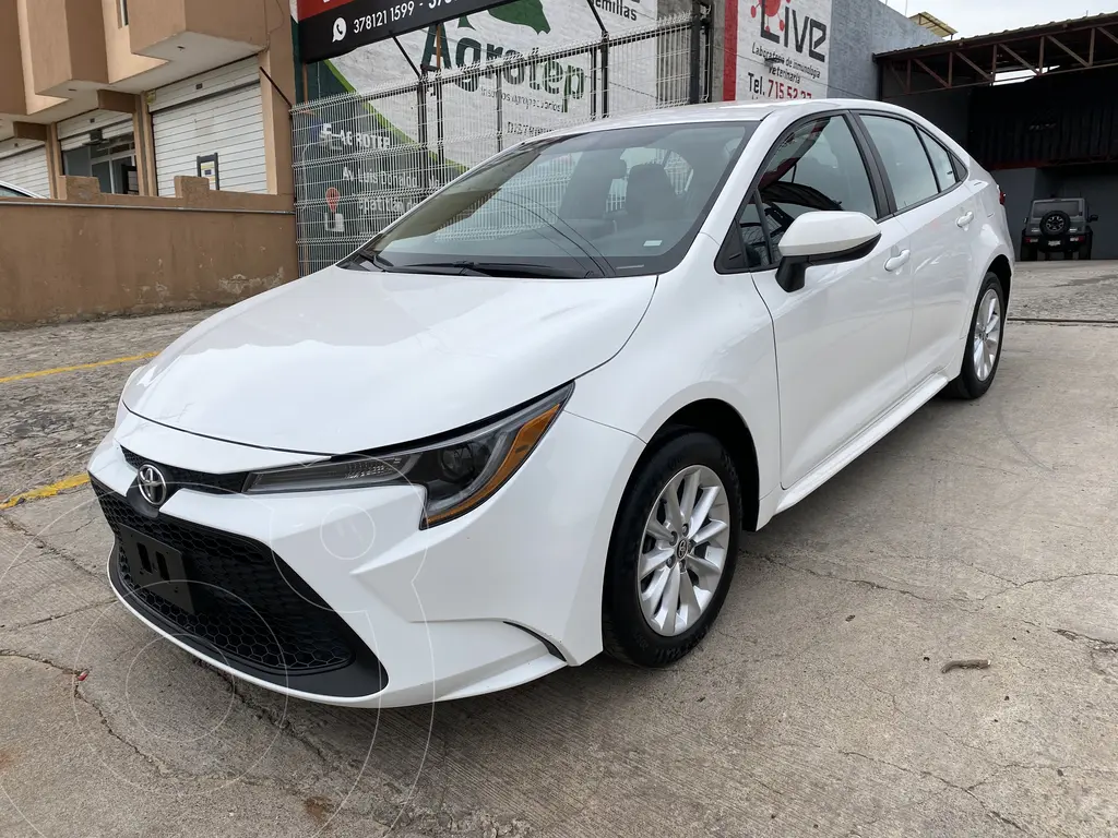 Toyota Corolla LE Aut usado (2020) color Blanco precio $349,999