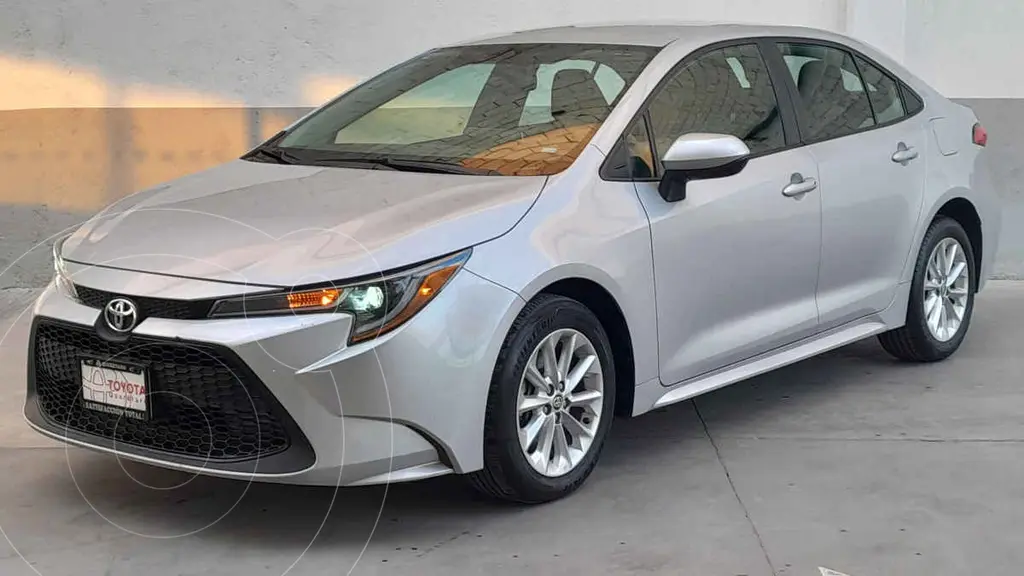 Toyota Corolla LE 1.8L Aut usado (2020) color Plata precio $375,000