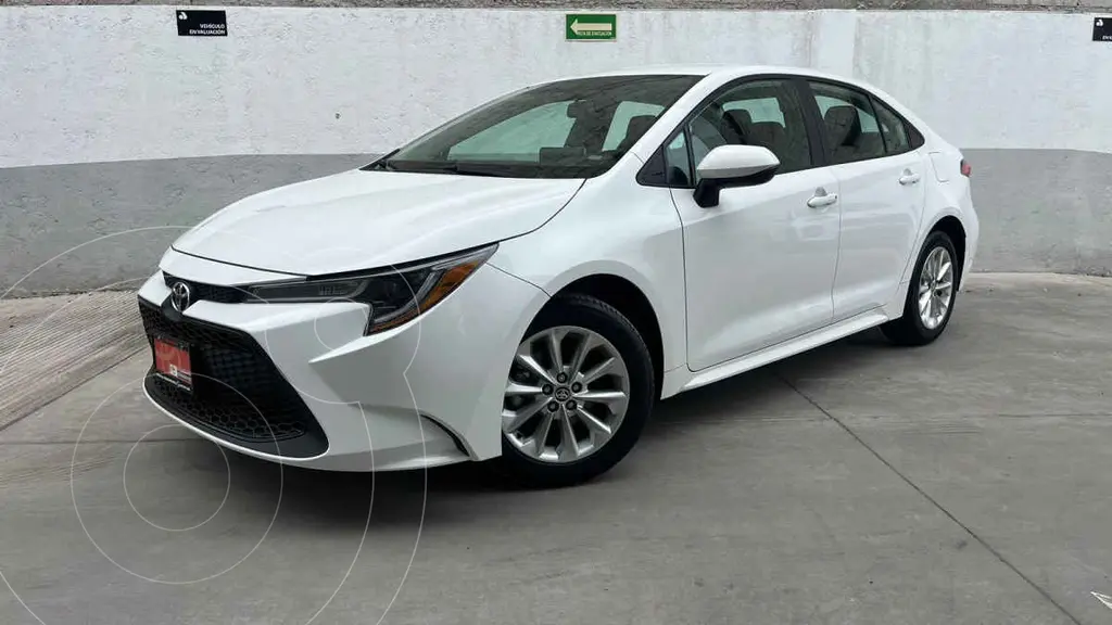 Toyota Corolla LE 1.8L Aut usado (2020) color Blanco precio $369,000