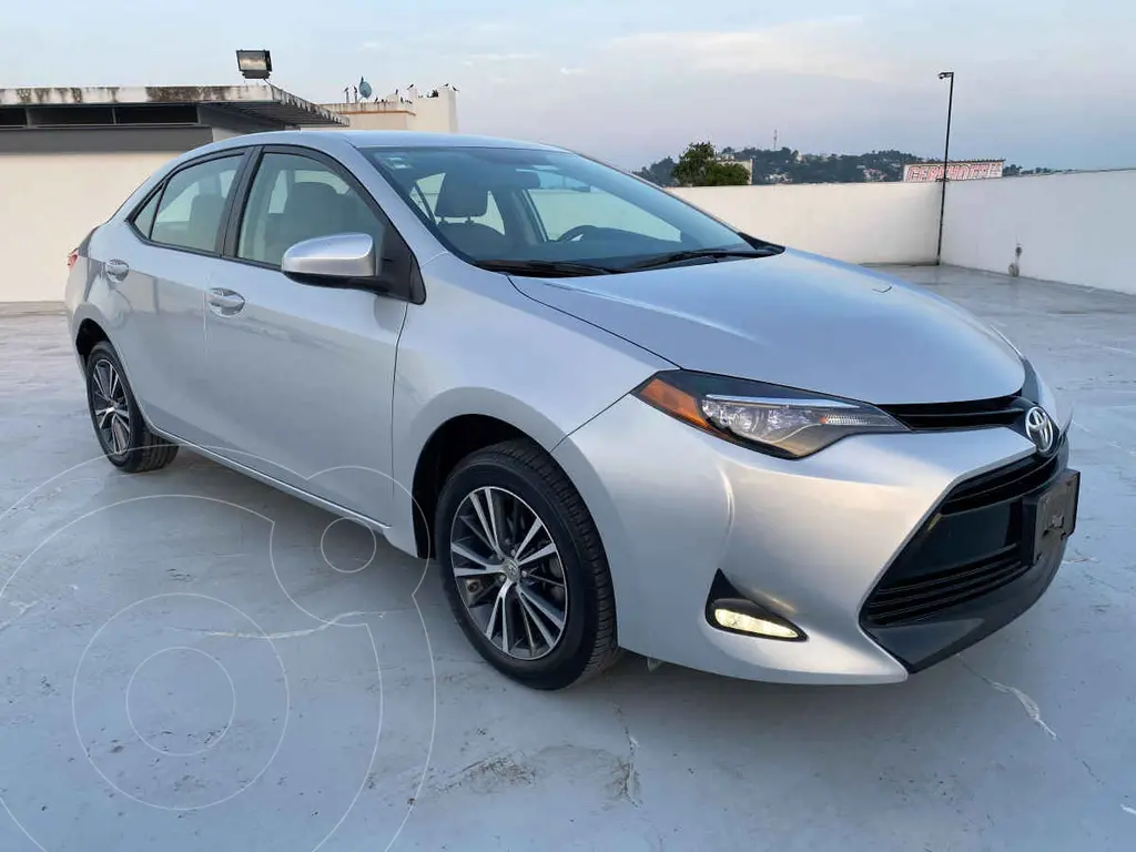 Toyota Corolla LE 1.8L Aut usado (2017) color Plata precio $275,000