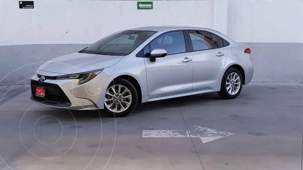 Toyota Corolla LE 1.8L Aut usado (2020) color Plata precio $364,000