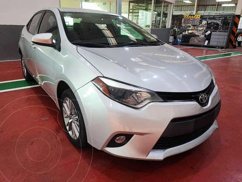 Toyota Corolla LE 1.8L Aut usado (2014) color Plata precio $240,000