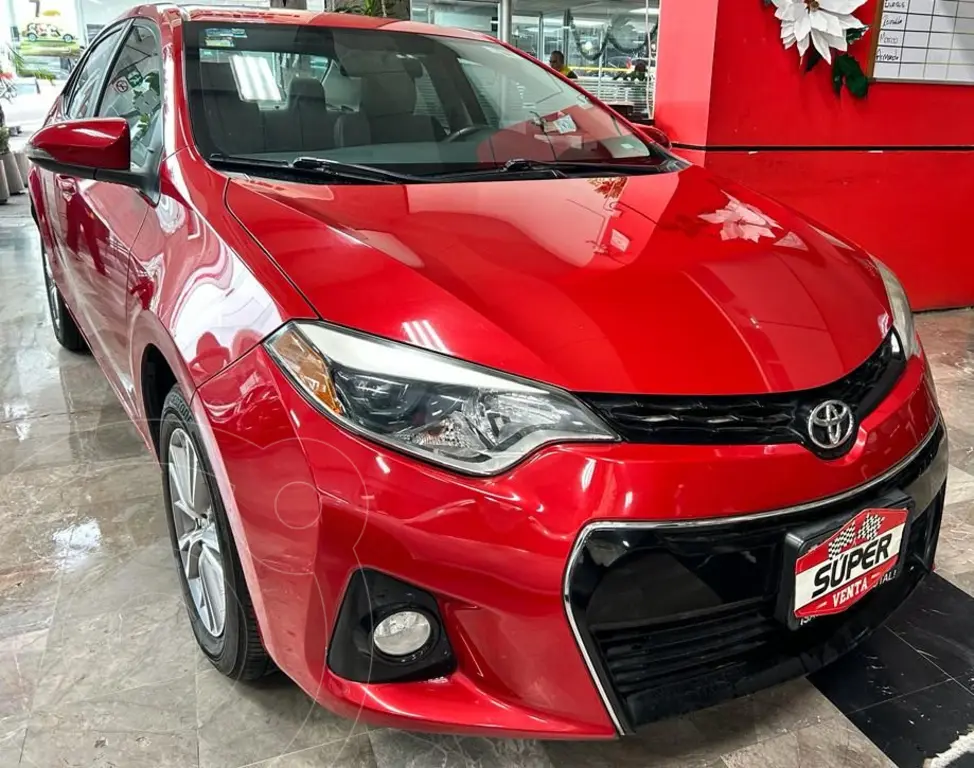 Toyota Corolla Base usado (2014) color Rojo precio $245,000