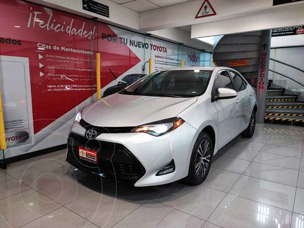 Toyota Corolla LE 1.8L Aut usado (2017) color Plata precio $305,100