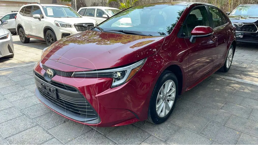 Toyota Corolla XLE Aut usado (2024) color Rojo precio $480,000