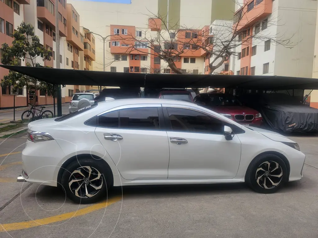 Toyota Corolla 1.6L XLi usado (2022) color Blanco precio u$s18,000