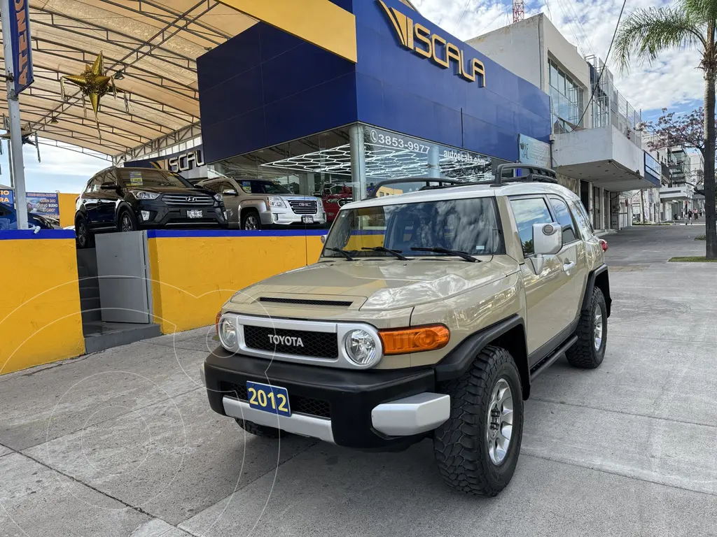 Toyota FJ Cruiser Premium usado (2012) color Arena precio $509,000