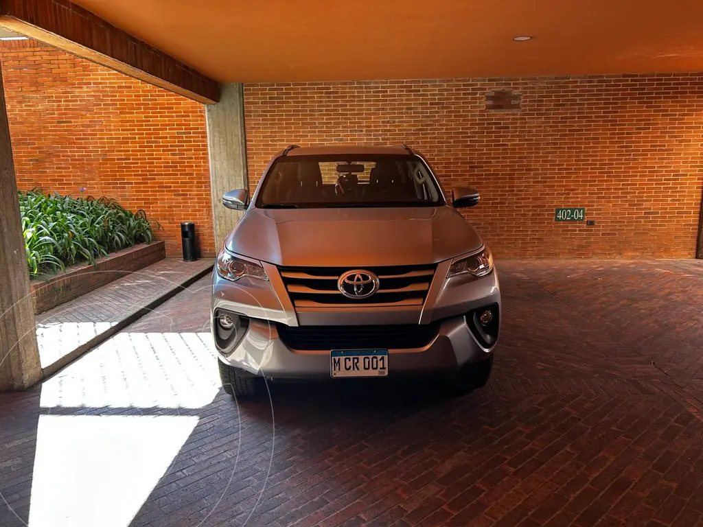 Toyota Fortuner 2.7L SRV Street Aut usado (2018) color Plata Metalico ...