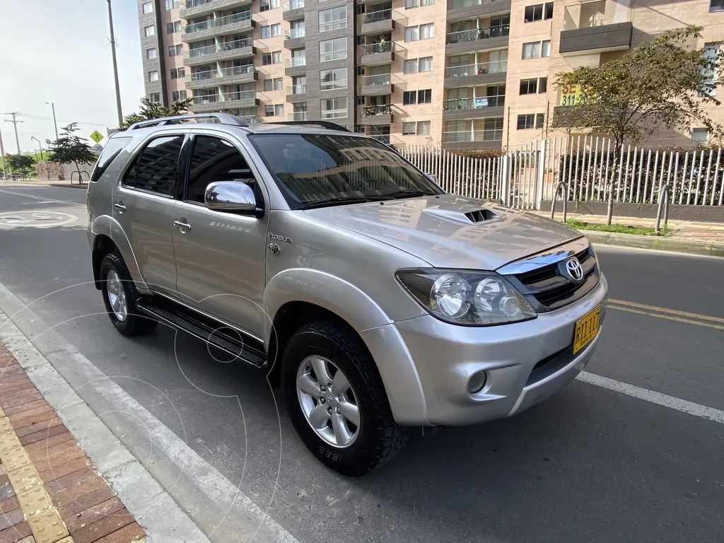 Toyota Fortuner 2.8L SRV Diesel 4x4 usado (2009) color Plata Metalico ...