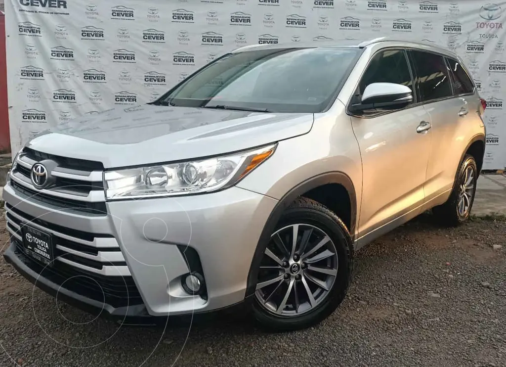 Toyota Highlander XLE usado (2017) color Plata precio $549,900