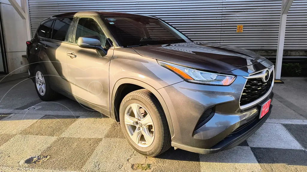 Toyota Highlander LE usado (2021) color Gris precio $615,000