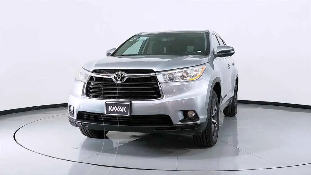 Toyota Highlander XLE usado (2016) color Plata precio $442,999
