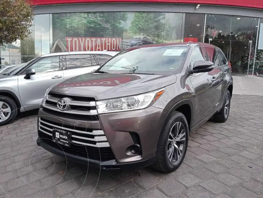 Toyota Highlander LE usado (2018) color Gris precio $449,000