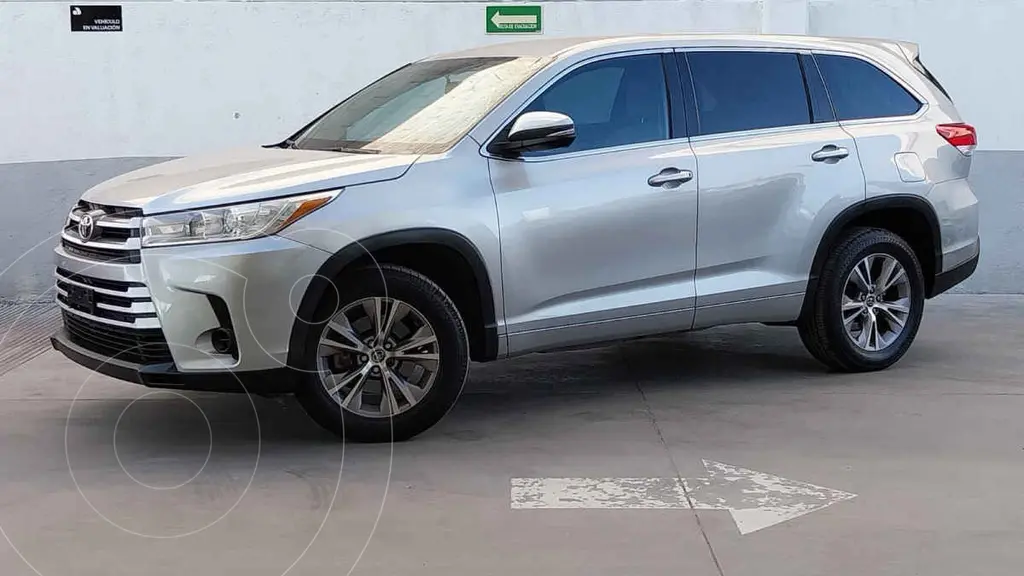 Toyota Highlander XLE usado (2018) color Plata precio $469,000