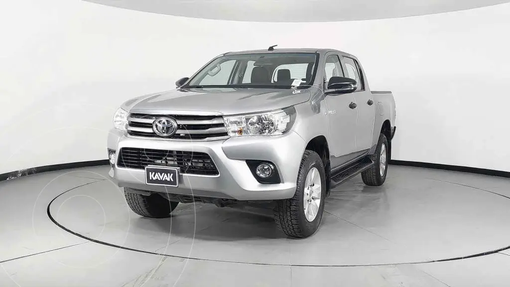 Toyota Hilux Cabina Doble Diesel 4X4 Aut usado (2020) color Plata precio $495,999