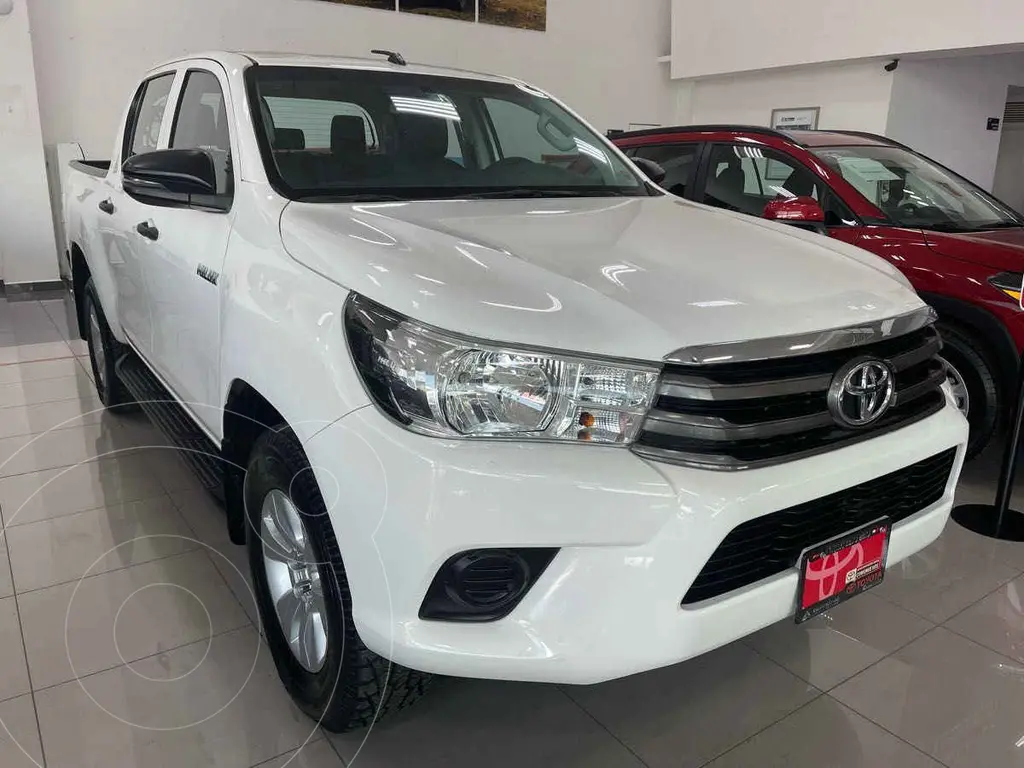 Toyota Hilux Cabina Doble SR financiado en mensualidades enganche $110,188 mensualidades desde ...