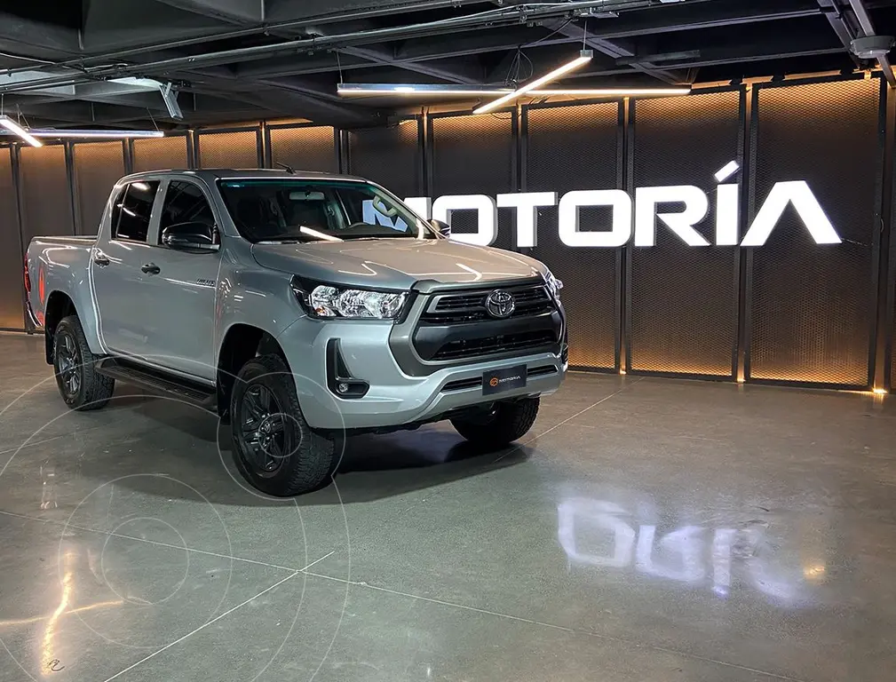 Toyota Hilux Cabina Doble SR financiado en mensualidades enganche $111,000 mensualidades desde ...
