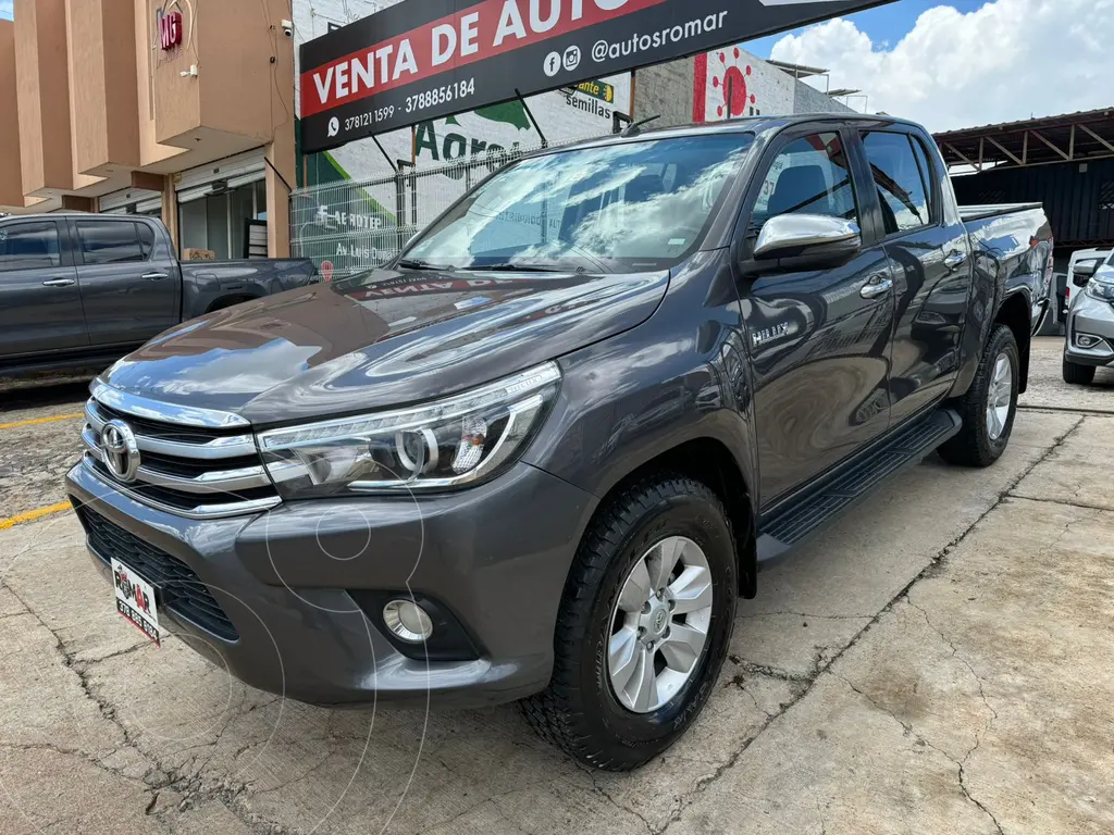 Toyota Hilux Cabina Doble Diesel 4X4 Aut usado (2018) color Gris precio $539,999