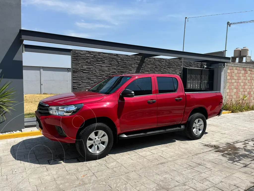Toyota Hilux Cabina Doble SR usado (2017) color Rojo precio $385,000