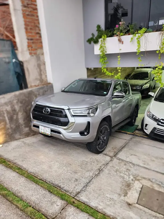 Toyota Hilux Cabina Doble Diesel 4X4 Aut usado (2022) color Gris precio $650,000