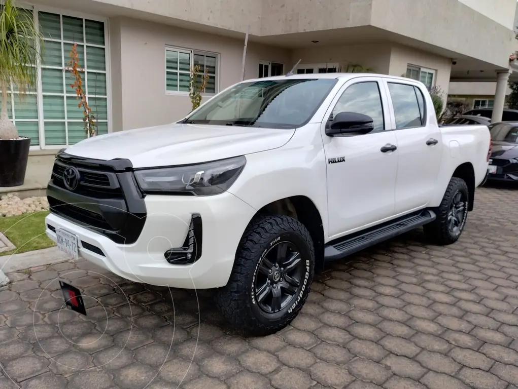Toyota Hilux Cabina Doble SR usado (2021) color Blanco precio $470,000