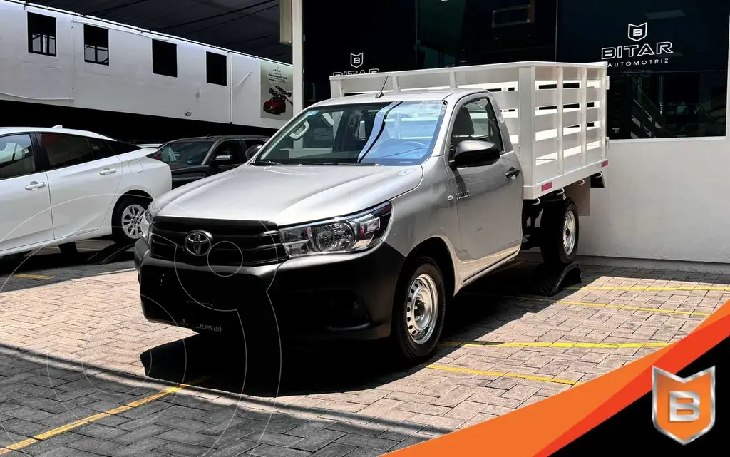 Toyota Hilux Chasis Cabina usado (2021) color Plata precio $399,900