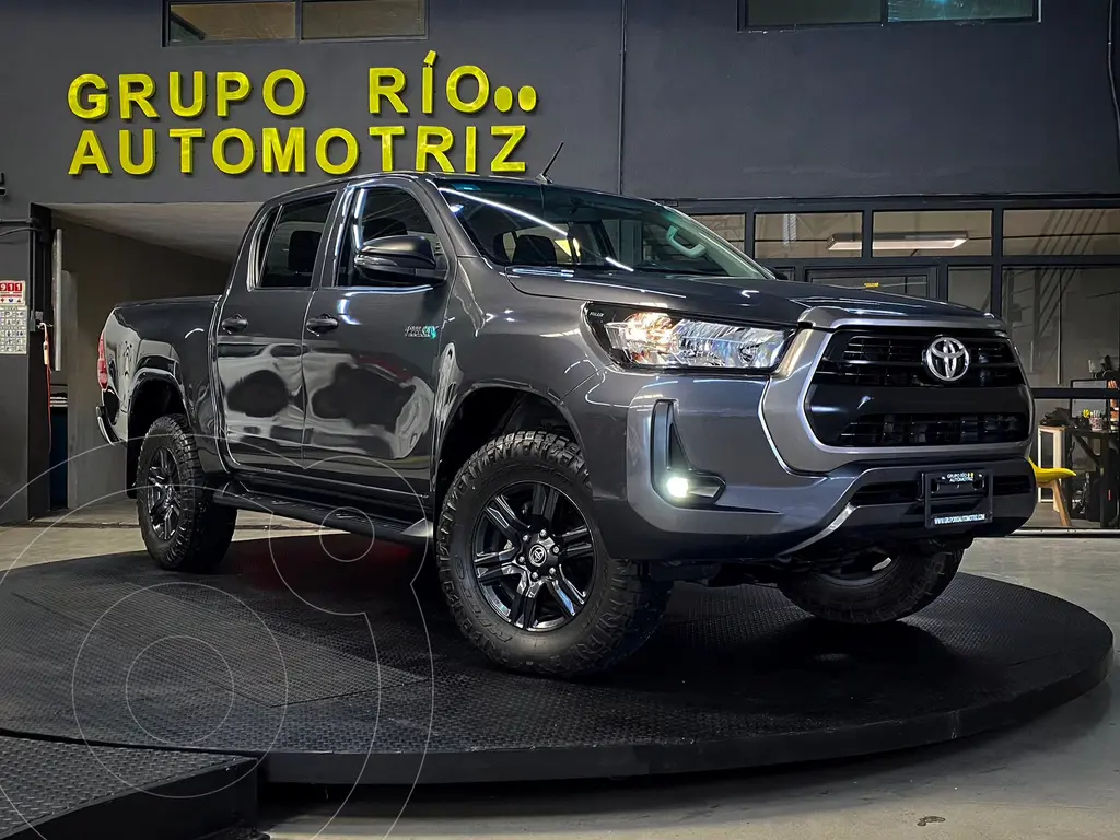 Toyota Hilux Cabina Doble SR usado (2021) color Gris Oscuro precio $449,000